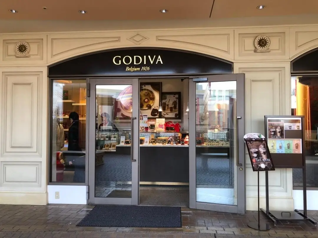 GODIVA IKSPIARI Store - Chocolate in Tokyo Disney Land Tokyo/Kanto ...